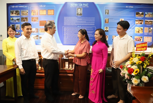 Lãnh đạo TP.HCM thăm gia đình Kiến trúc sư Huỳnh Tấn Phát và Bác sĩ ...